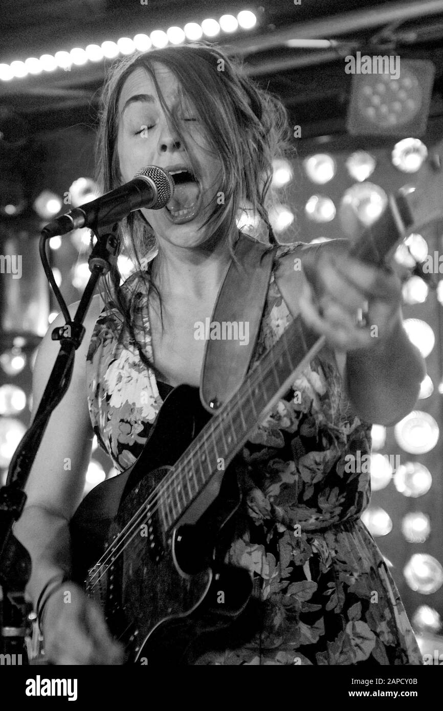 Right bar Black and White Stock Photos & Images - Alamy