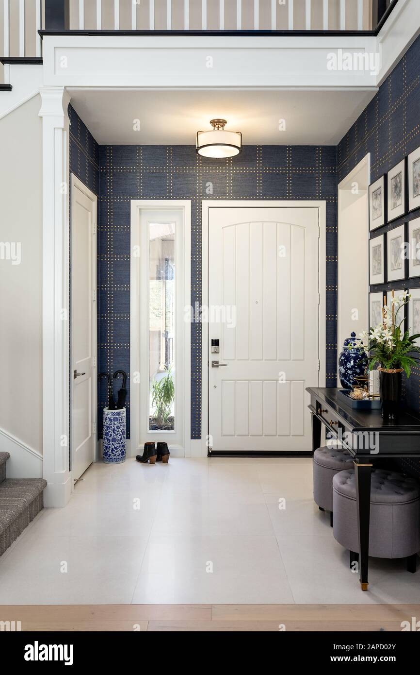 Entry way to home hi-res stock photography and images - Alamy