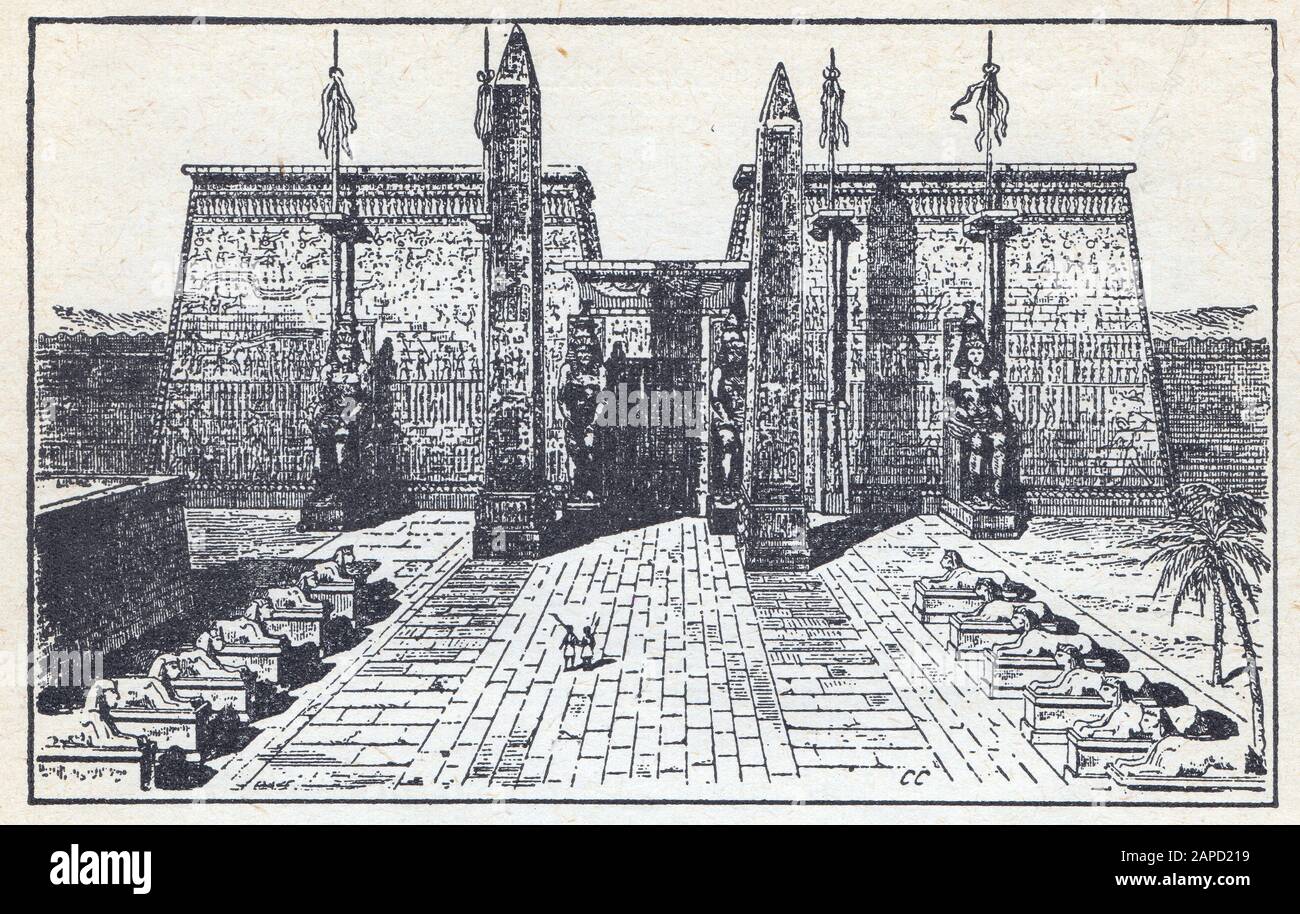 Façade restaurée du Temple de Louqsor.avenue dallée,bordées de sphinx ...