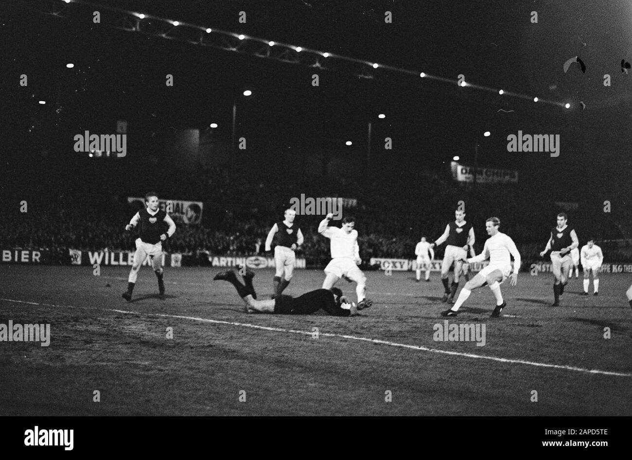 Goalkeeper ivo viktor hi-res stock photography and images - Alamy