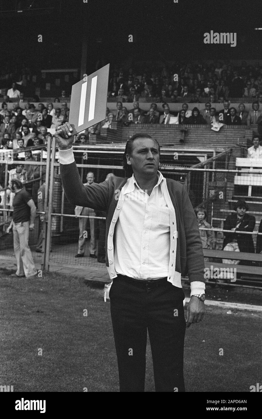 Trainer bobby haarms hi-res stock photography and images - Alamy