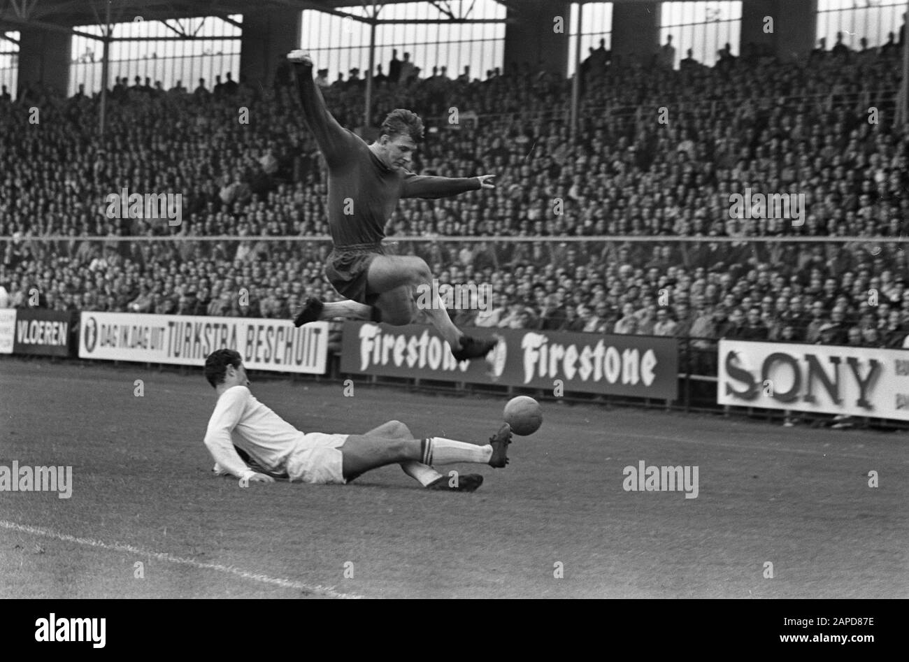 Co prins jumps hi-res stock photography and images - Alamy