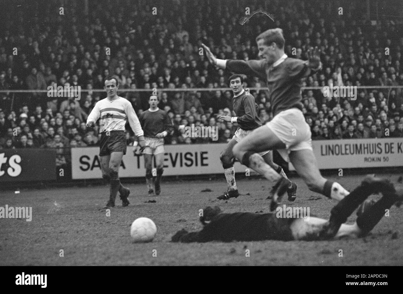 Scores the 4 1 football Black and White Stock Photos & Images - Alamy
