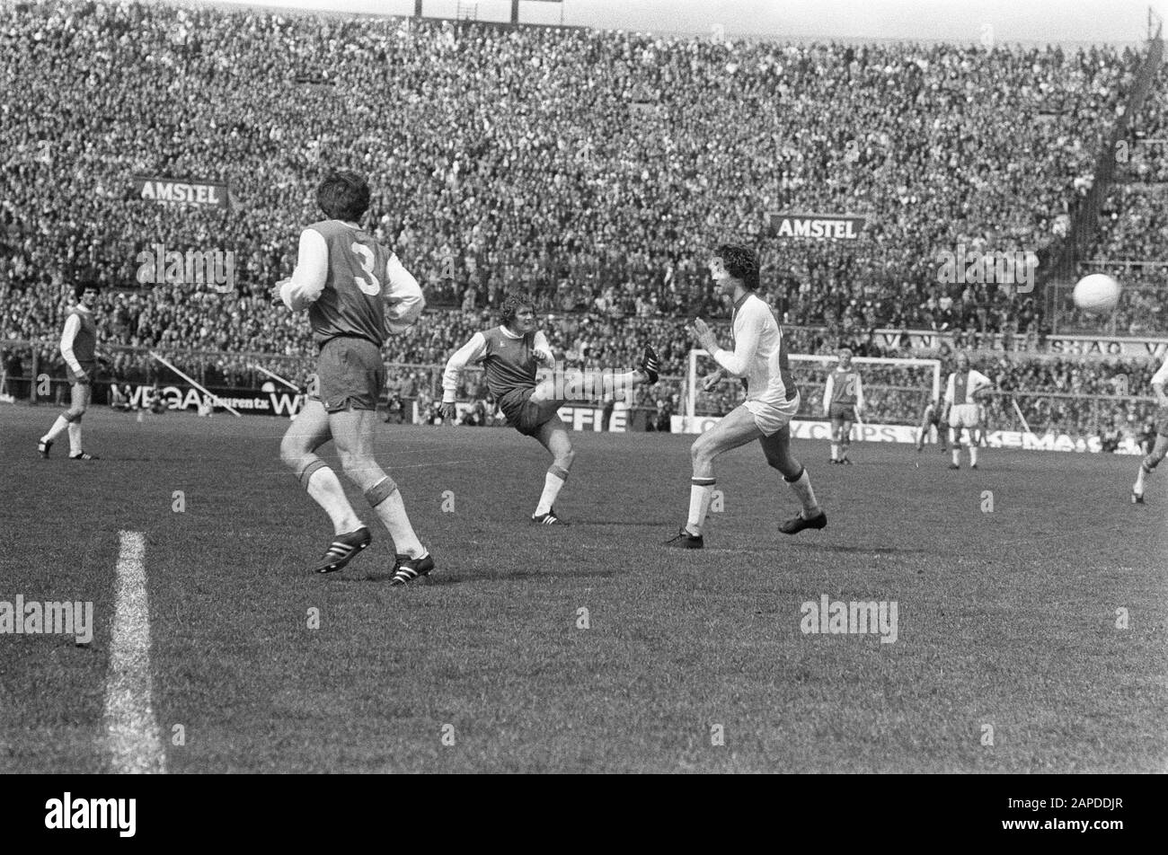 Football 1976 77 hi-res stock photography and images - Alamy