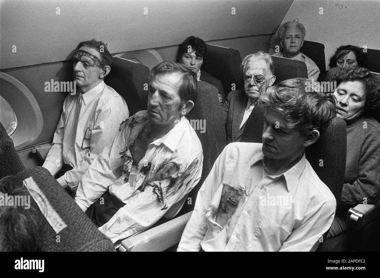 Alarming exercise at Schiphol with 100 extras; extras in the plane ...