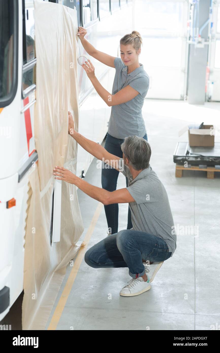 Bus assembly worker hi-res stock photography and images - Alamy