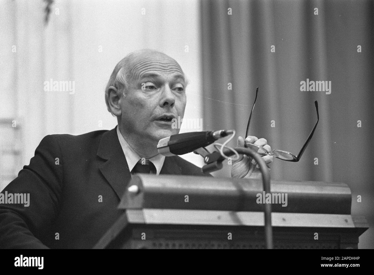 General considerations Second Chamber, Den Uyl at the word (koppen ...