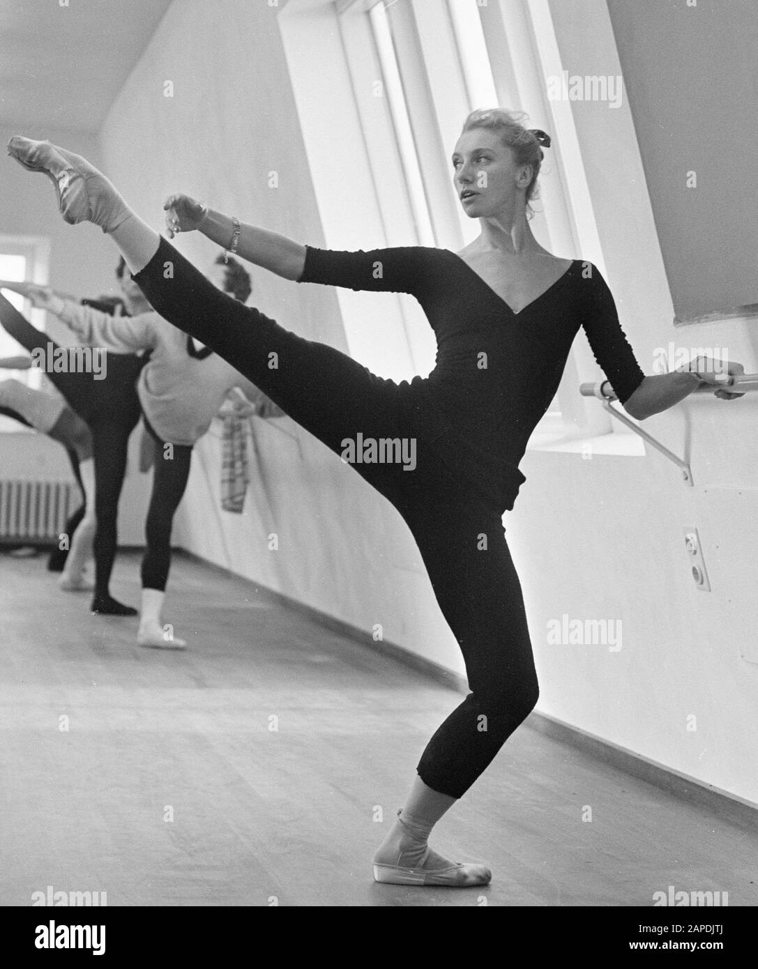 Dance ballerina ballet russian hi-res stock photography and images - Alamy