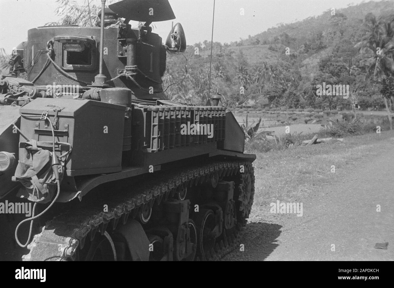 Infantry and armor KNIL Description: Ambarawa. A tank of 3 Eskadron ...