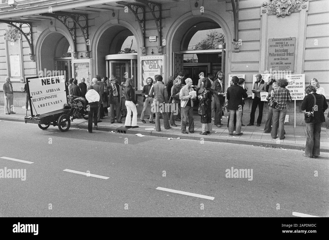 Civil servant protest in Black and White Stock Photos & Images - Alamy