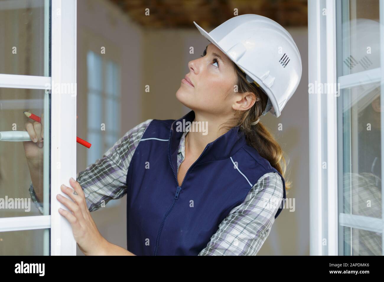 female window fitter at work Stock Photo - Alamy