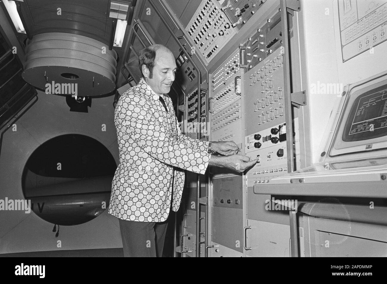 American astronaut Evans opens exhibition in Aviodome Date: June 14, 1976 Keywords: astronauts ...