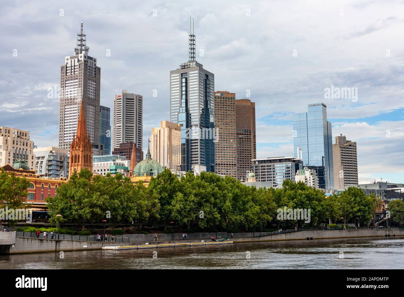 The skyline of Melbourne, Victoria, Australia with the Yarra River in ...