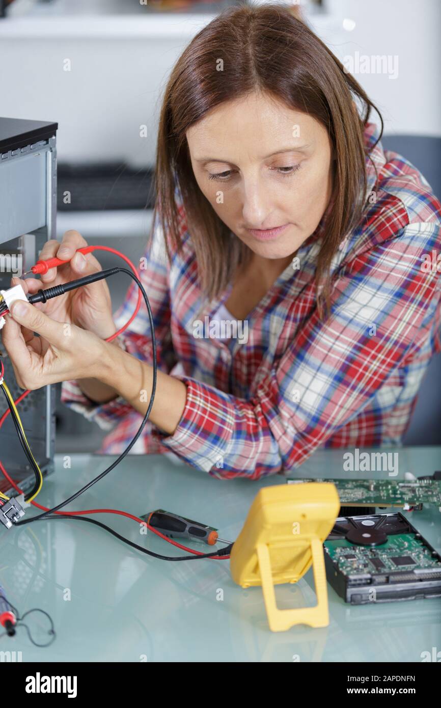 a woman testing a motherboard Stock Photo - Alamy