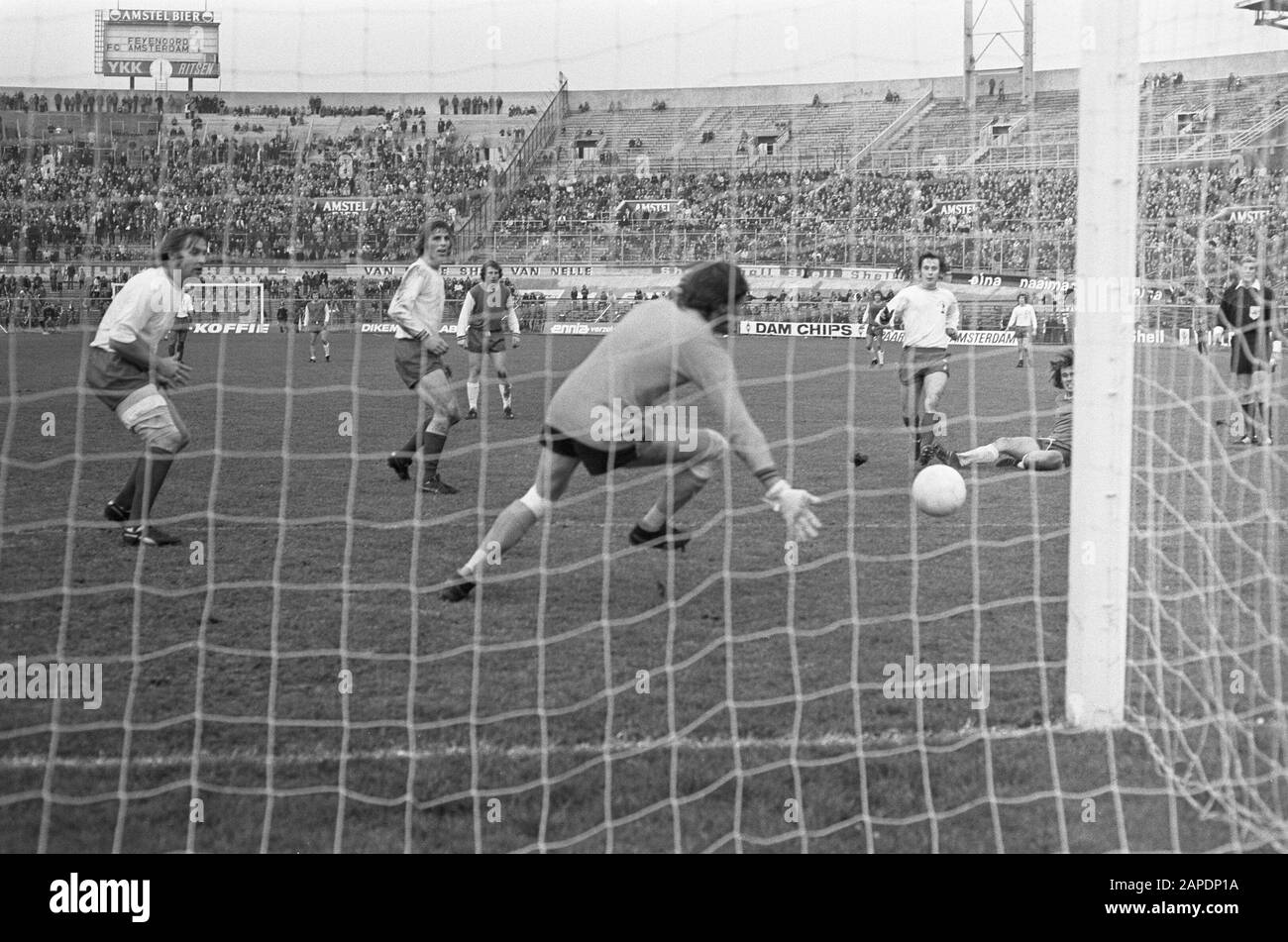 Peter ressel scores 1 2 hi-res stock photography and images - Alamy