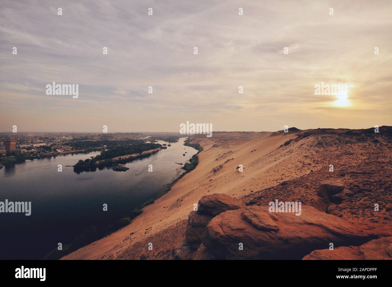 Aswan wild desert hi-res stock photography and images - Alamy