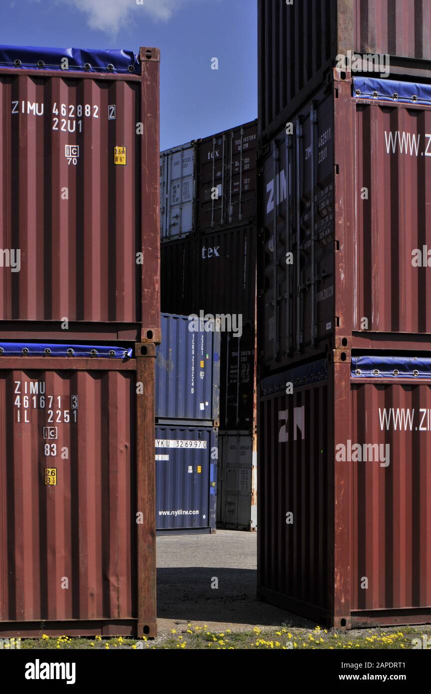 Wiener hafen hi-res stock photography and images - Alamy