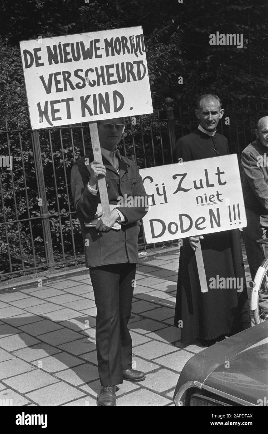 Abortion rights debate Black and White Stock Photos & Images - Alamy