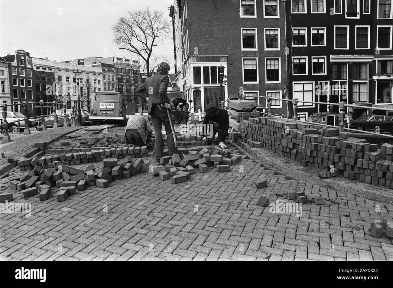 Three bridges in Amsterdam renewed; Leidsegracht/Keizersgracht ...