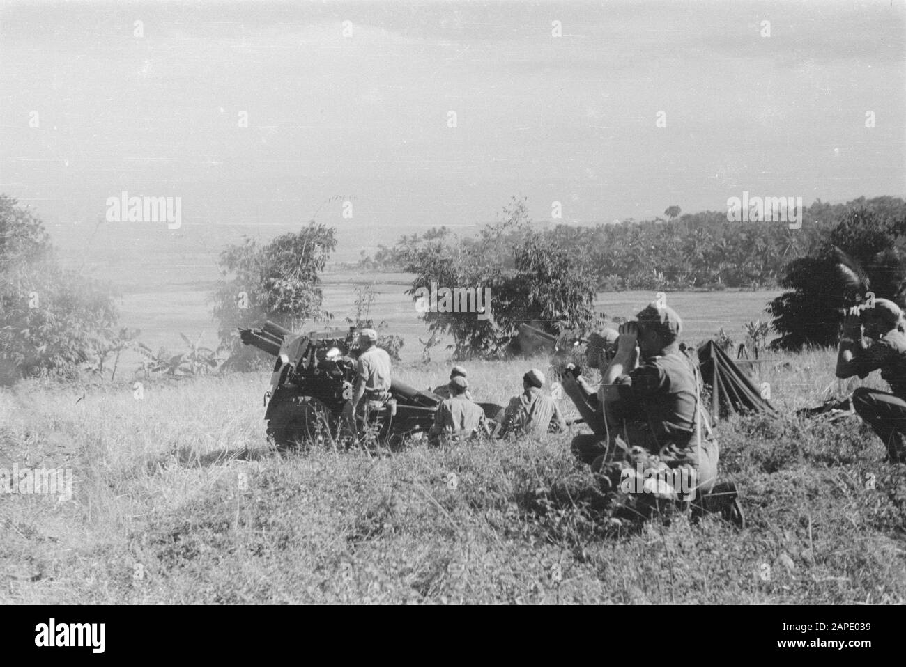 School Reserve Officers Infantry (S.R.O.I.) at Bandoeng Description ...