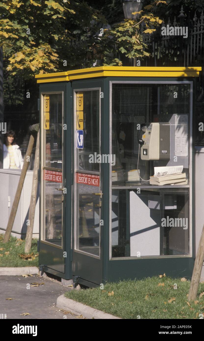 Österreich, Telefonzelle - Austria, Telephone Box Stock Photo - Alamy