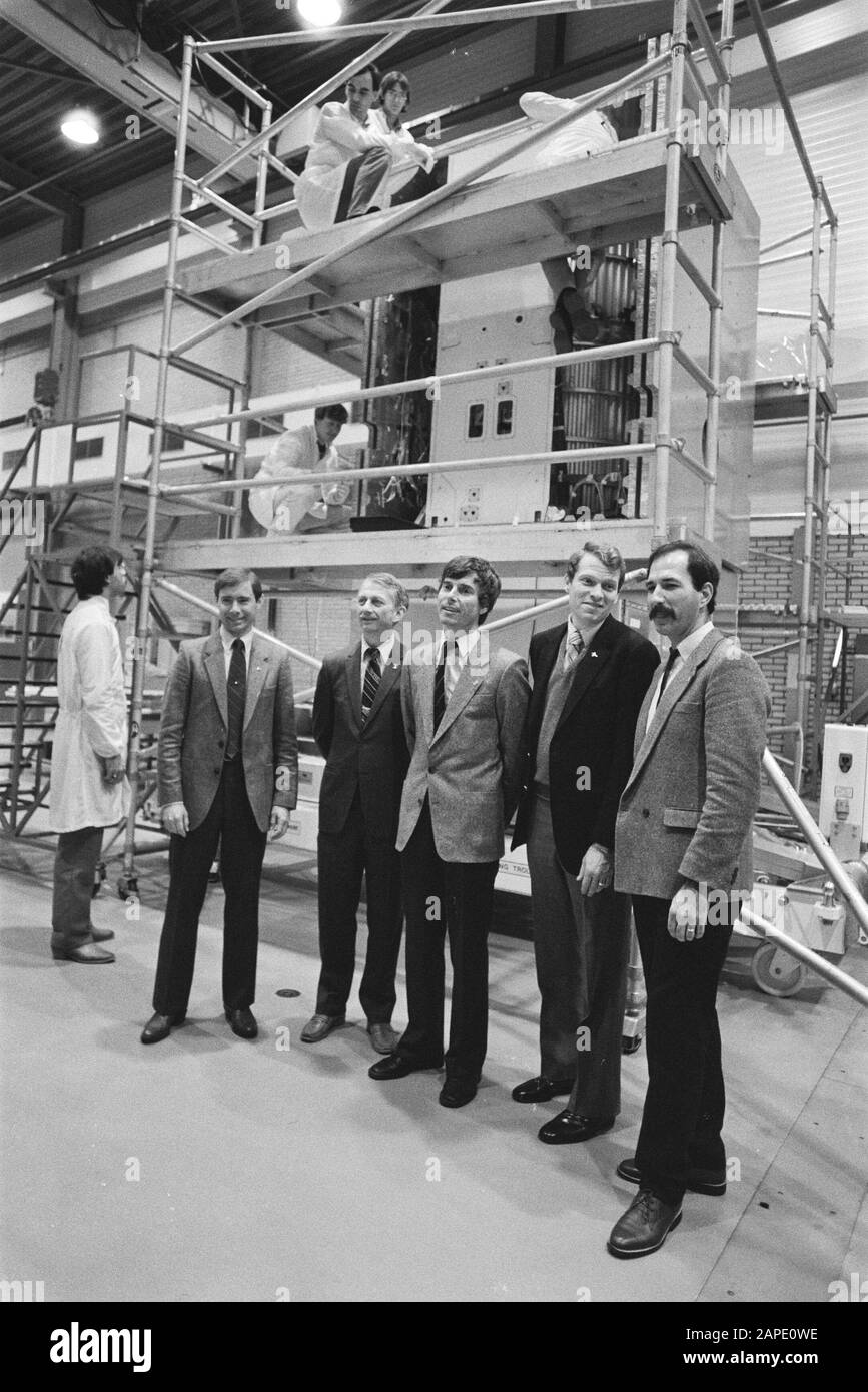 1984 satellite hi-res stock photography and images - Alamy