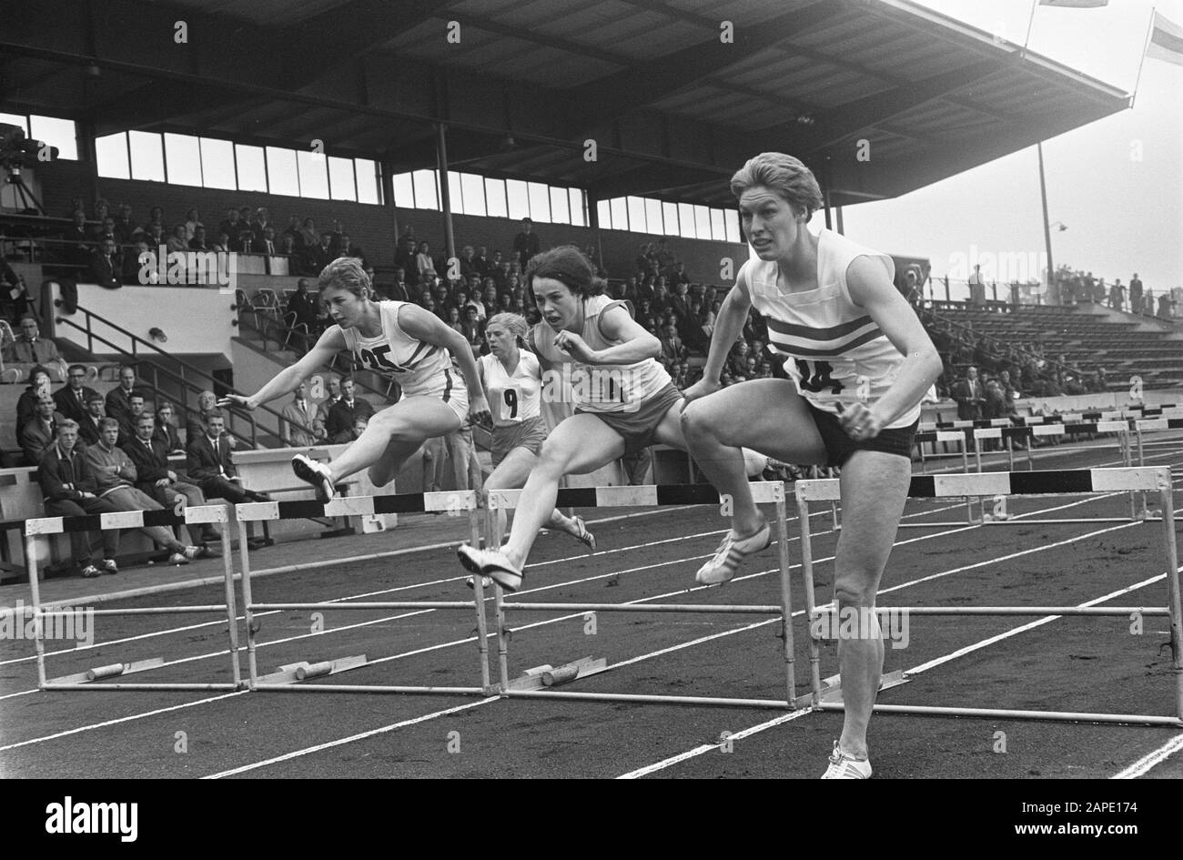 80 meter hurdles ladies hi-res stock photography and images - Alamy
