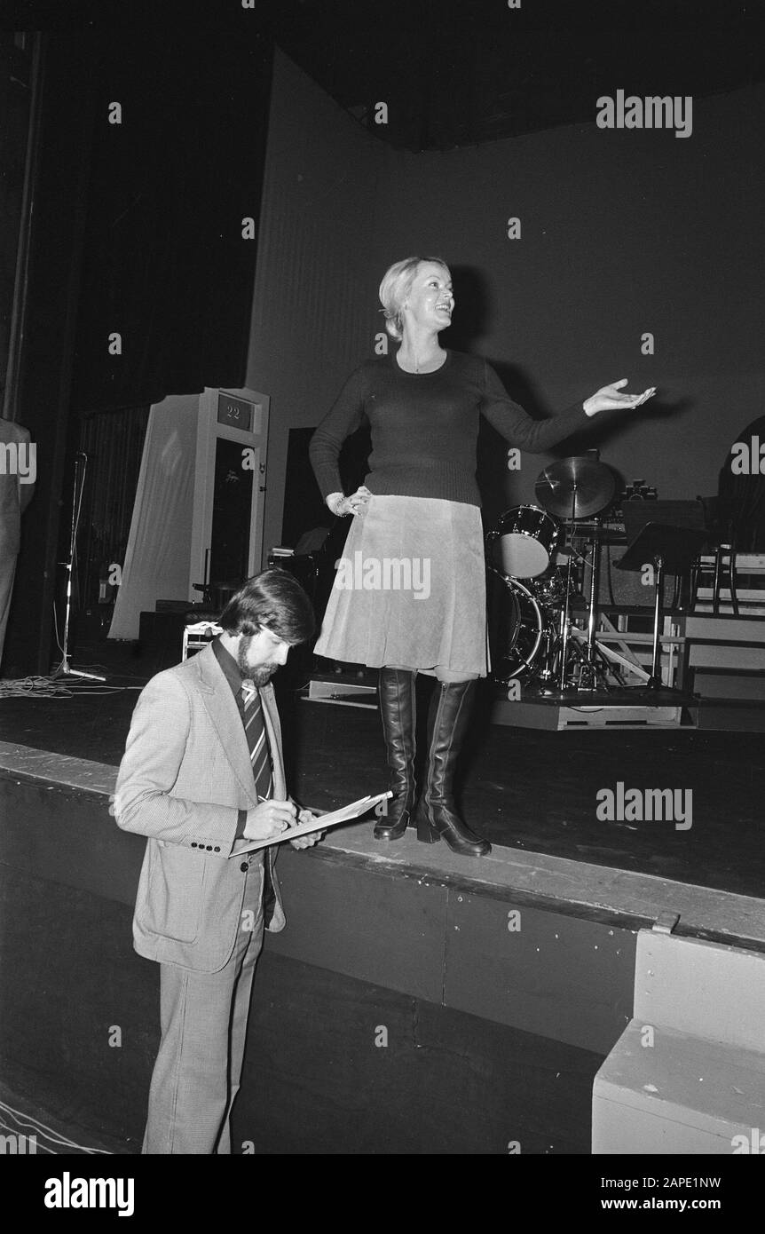 Operette scene Black and White Stock Photos & Images - Alamy