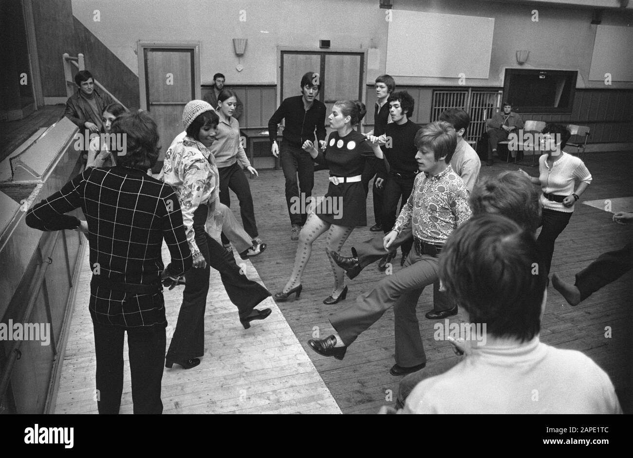 1970 hair musical hi-res stock photography and images - Alamy