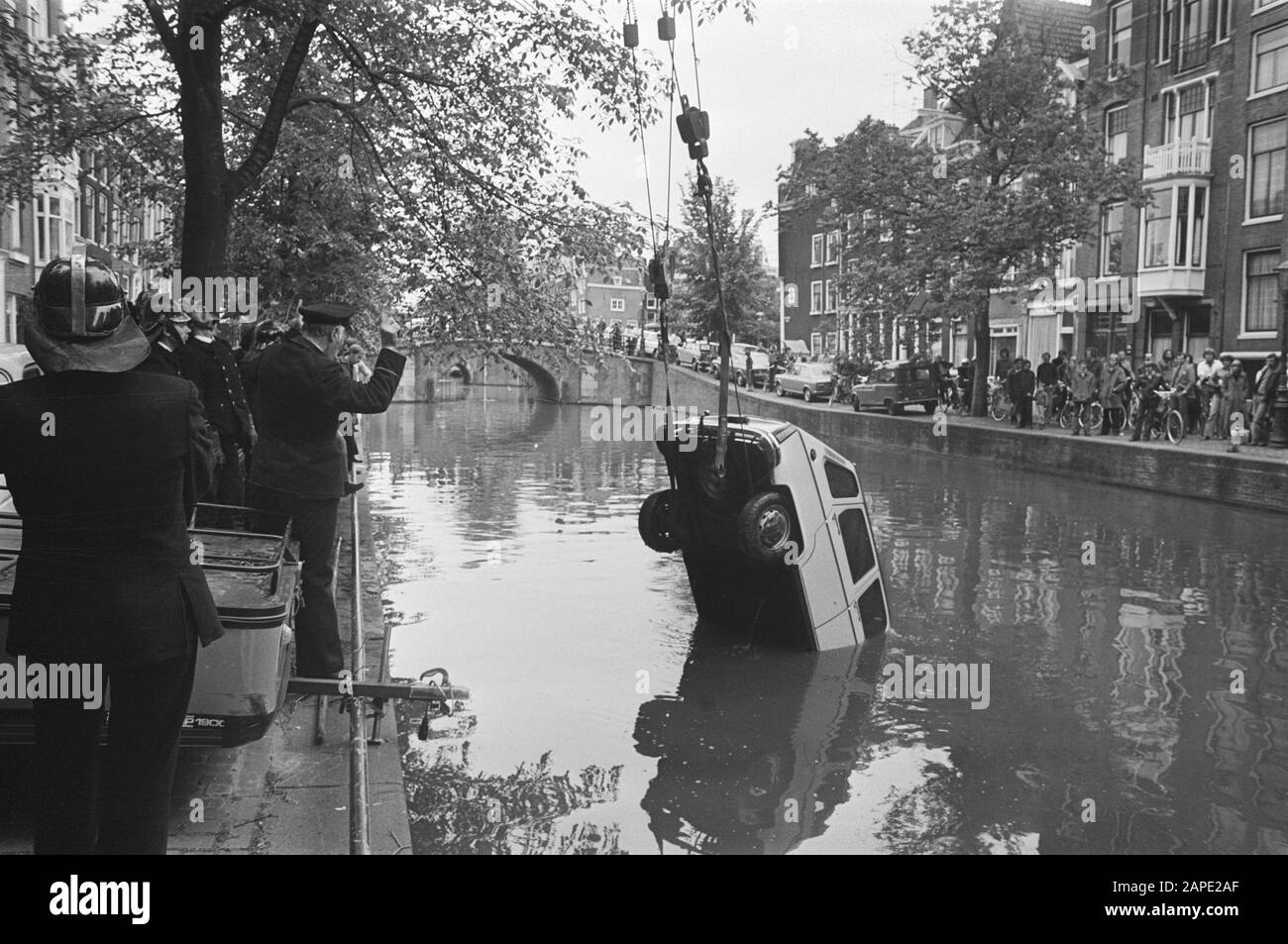Auto te water, Reguliersgracht Date: June 20, 1977 Keywords: Autos ...