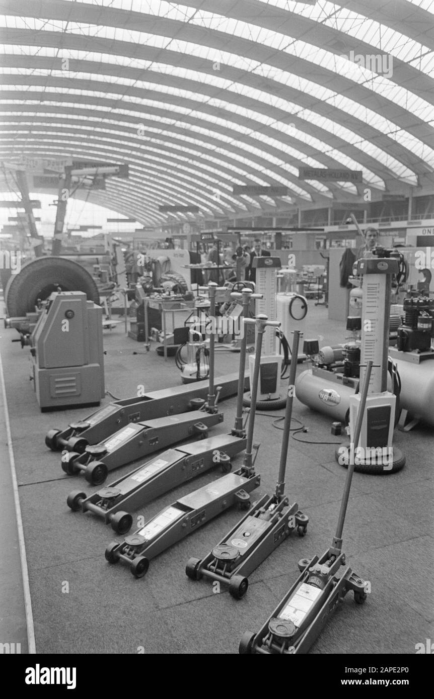 Auto-trade fair in RAI Date: May 10, 1968 Keywords: FUNCTIONS ...