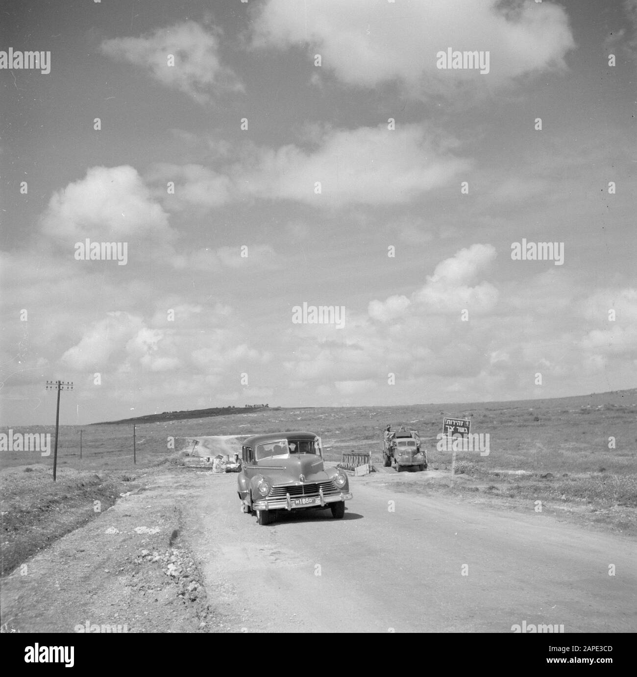 Road signs jerusalem Black and White Stock Photos & Images - Alamy