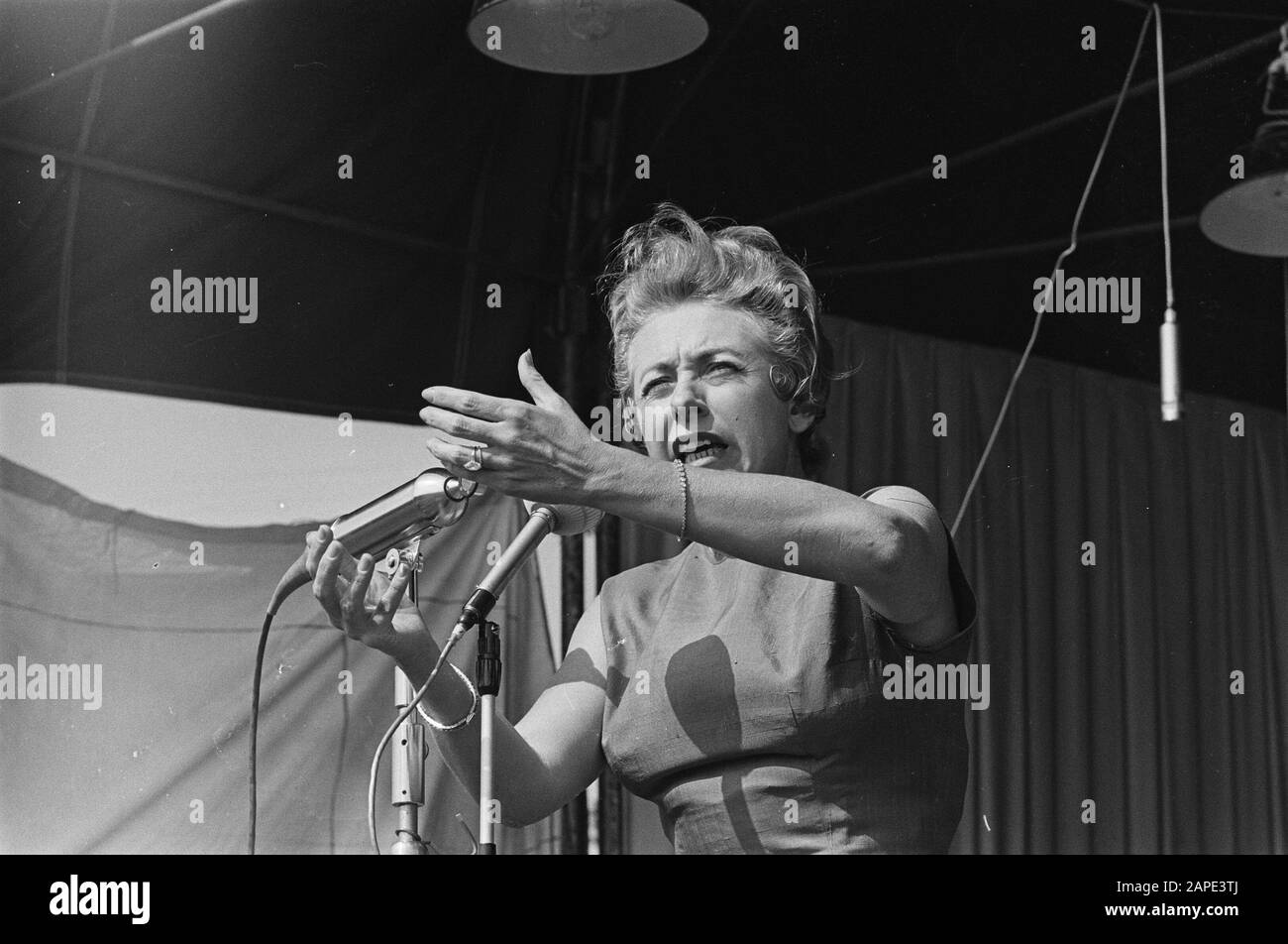 Avro 40 years, as the first foreign guest performed the French singer ...