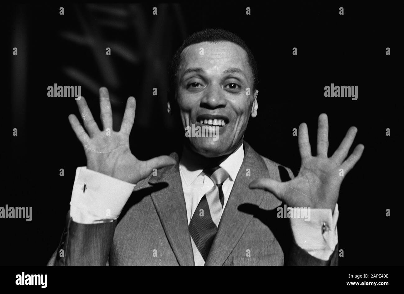 aVROS Music Hall. George Holmes (dancer) Date: April 16, 1963 Keywords ...