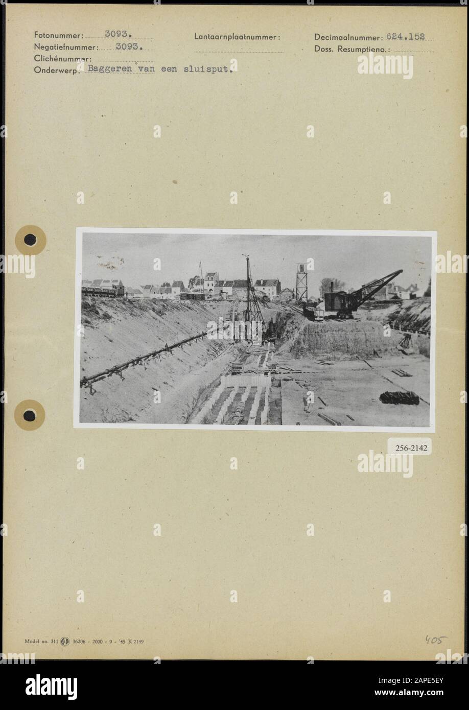 Dredging a lock pit Date: undated Keywords: dredging, excavators, works ...