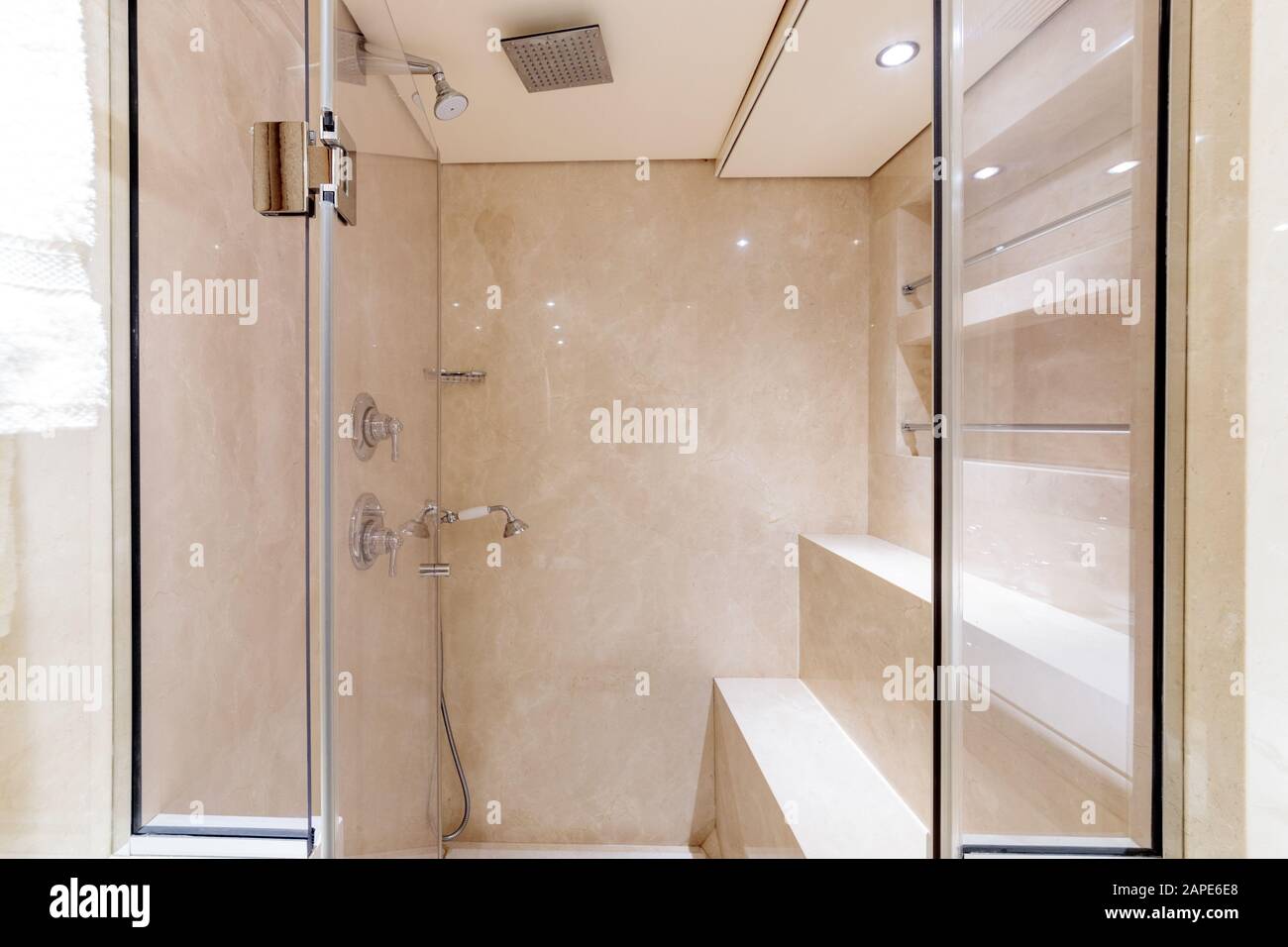 Well lit bathroom hi-res stock photography and images - Alamy