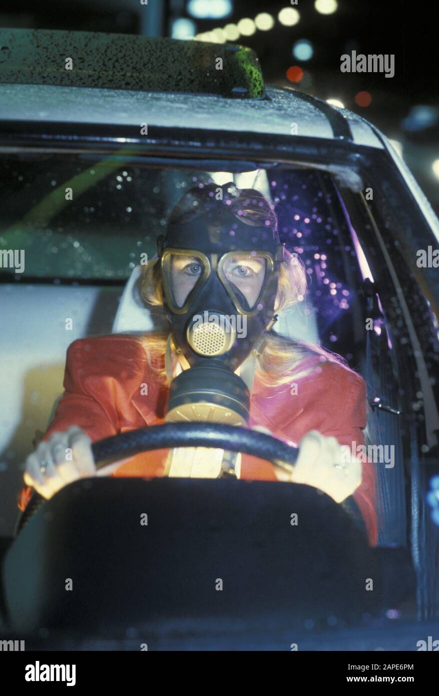 Frau mit Gasmaske im Auto - Woman driving Car, wearing Gas Mask Stock ...