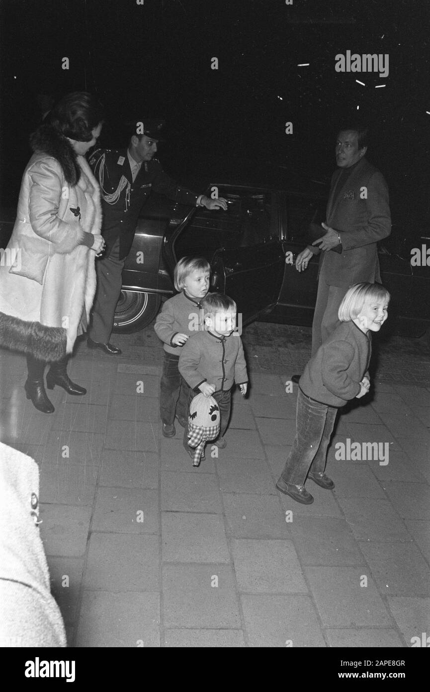 Beatrix and Claus with children to Lech, on the way to the train Date ...