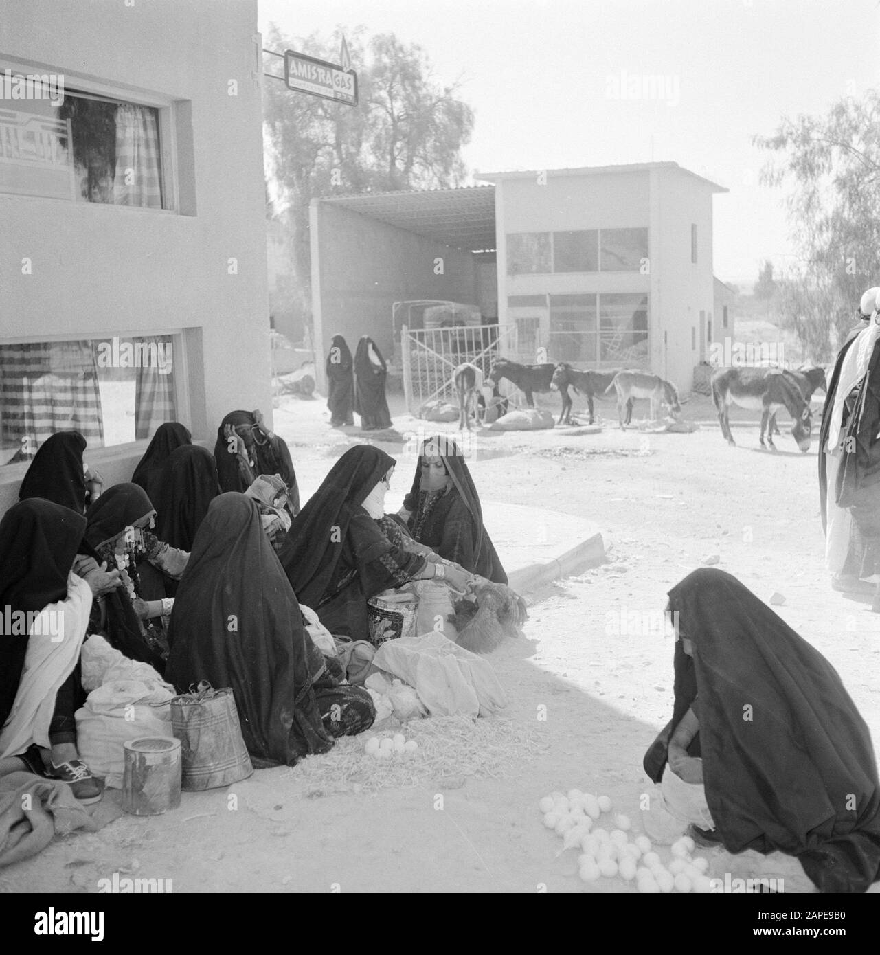 Eggs sale Black and White Stock Photos & Images - Alamy