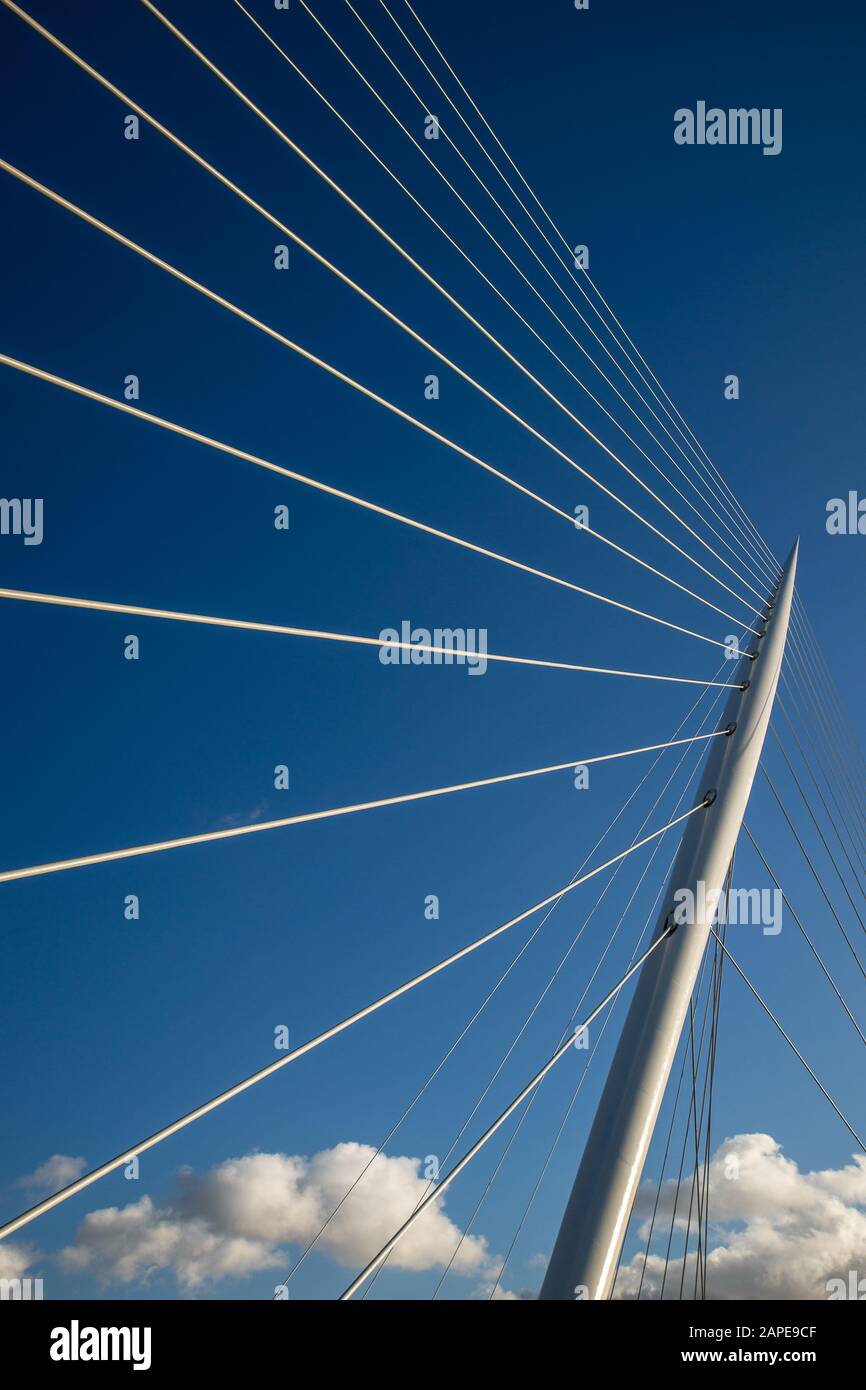 Single line rope bridge hi-res stock photography and images - Alamy