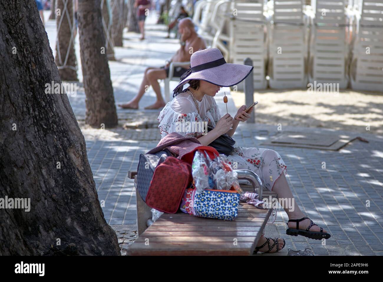 Person sitting alone on bench hi-res stock photography and images - Alamy