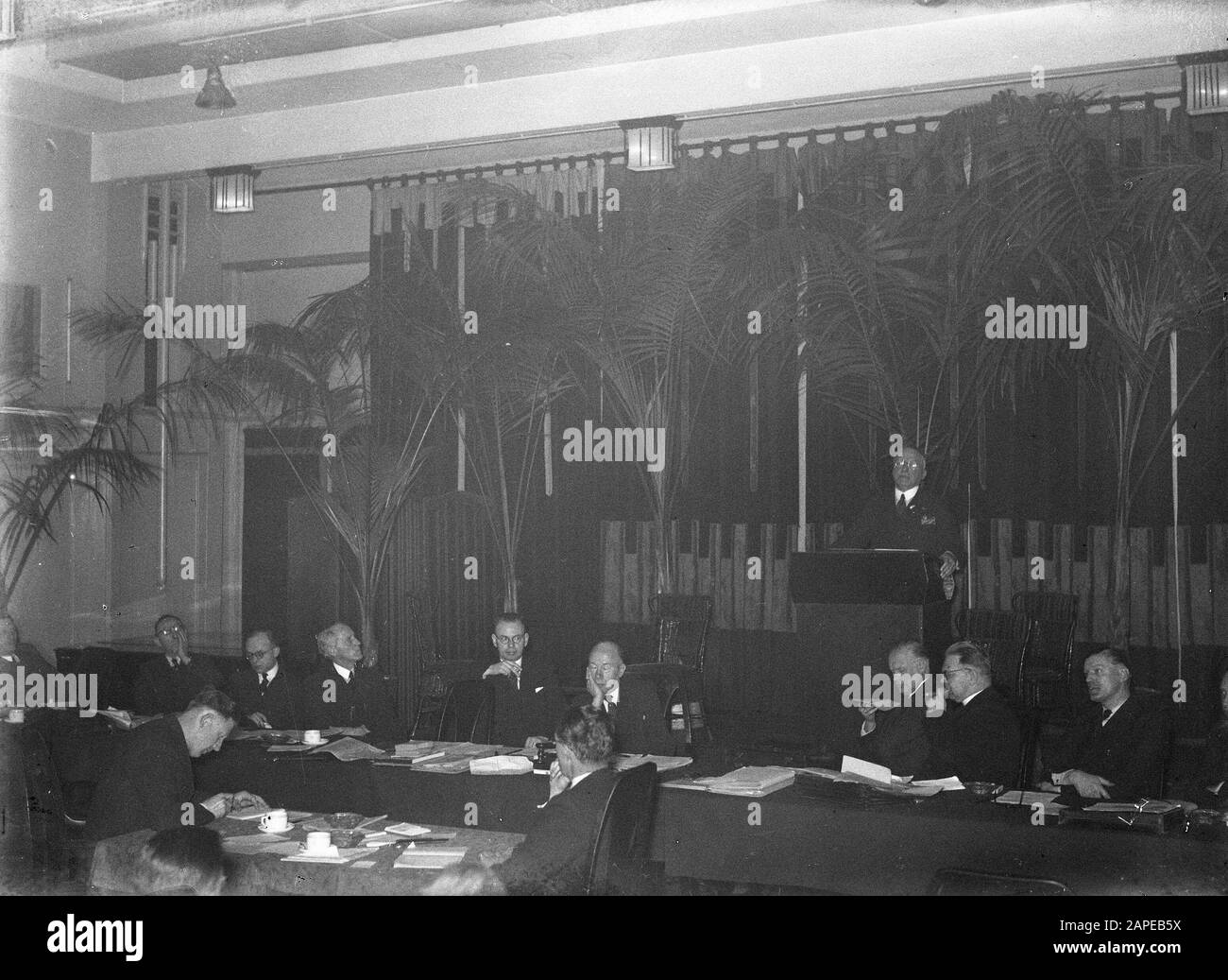 11 1946 Black and White Stock Photos & Images - Alamy