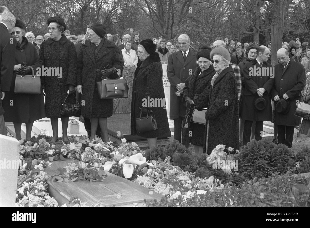 Burial Magda Janssens, right Ton van Duinhoven and Jan Teulings Date ...