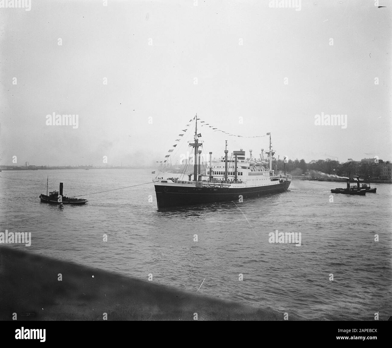 Scheduled arrival hi-res stock photography and images - Alamy