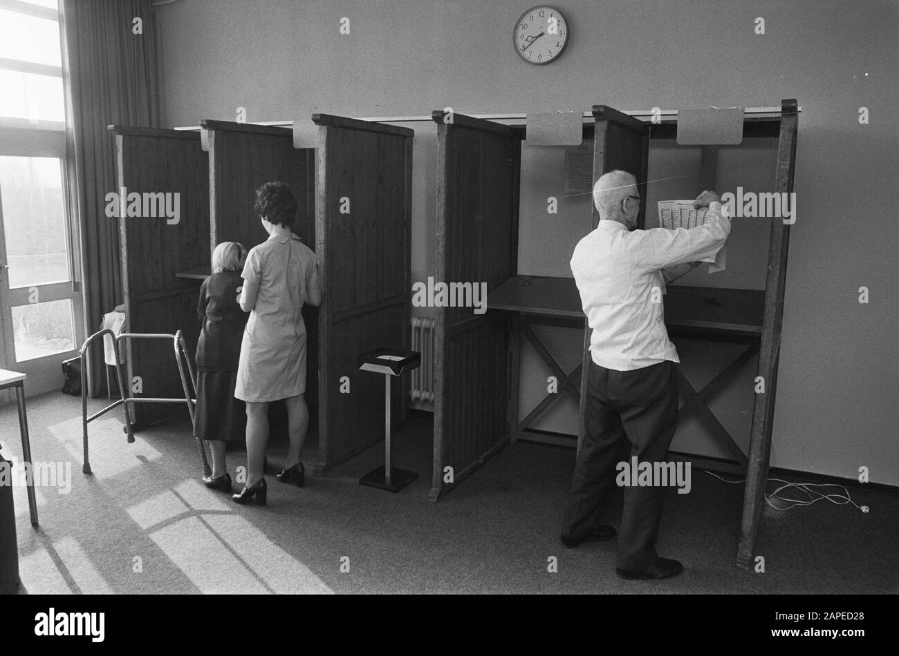 Elderly people vote Black and White Stock Photos & Images - Alamy