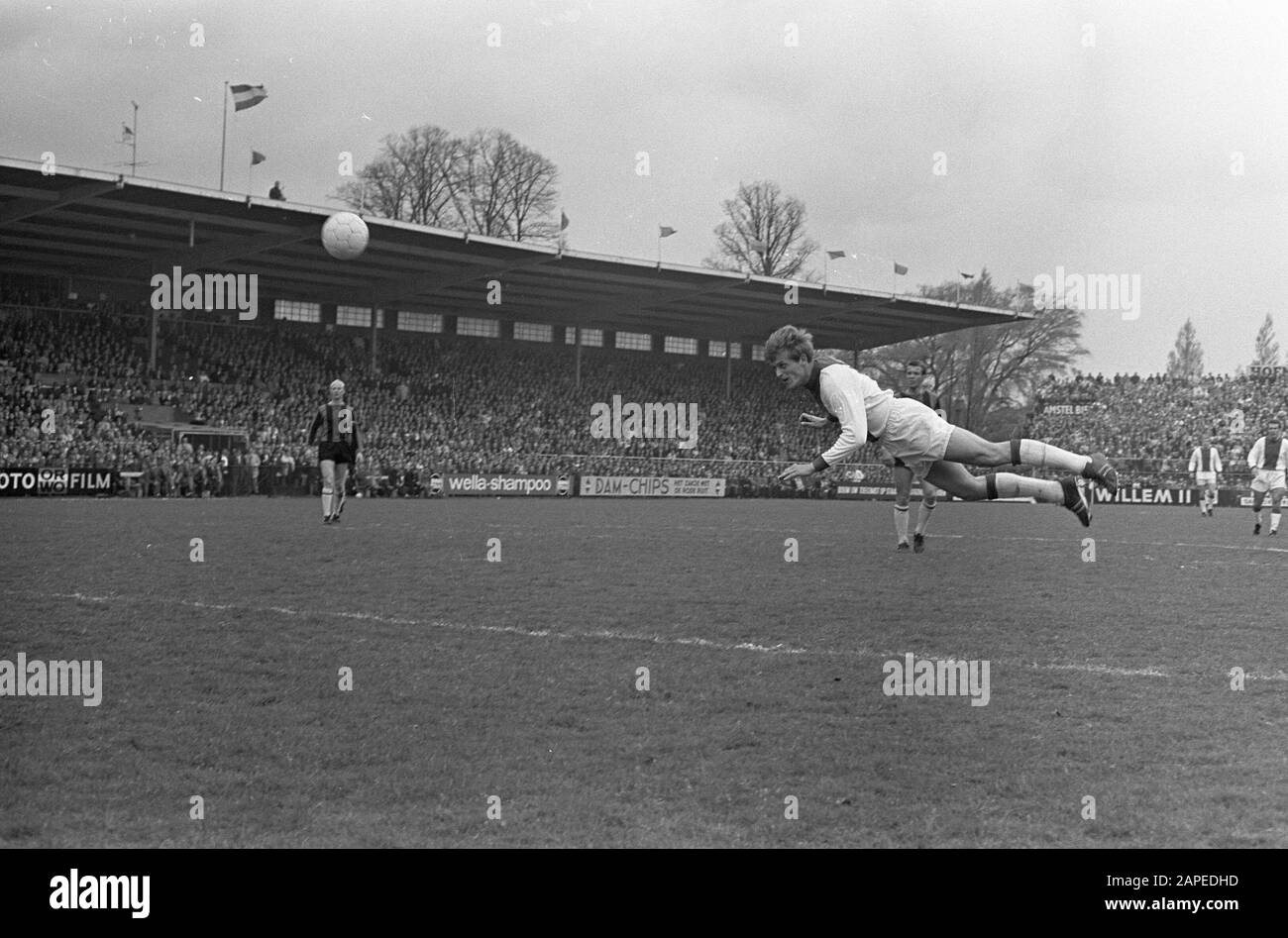 Cup, Ajax against DWS 7-1, game moments, Piet Keizer in stray flight ...
