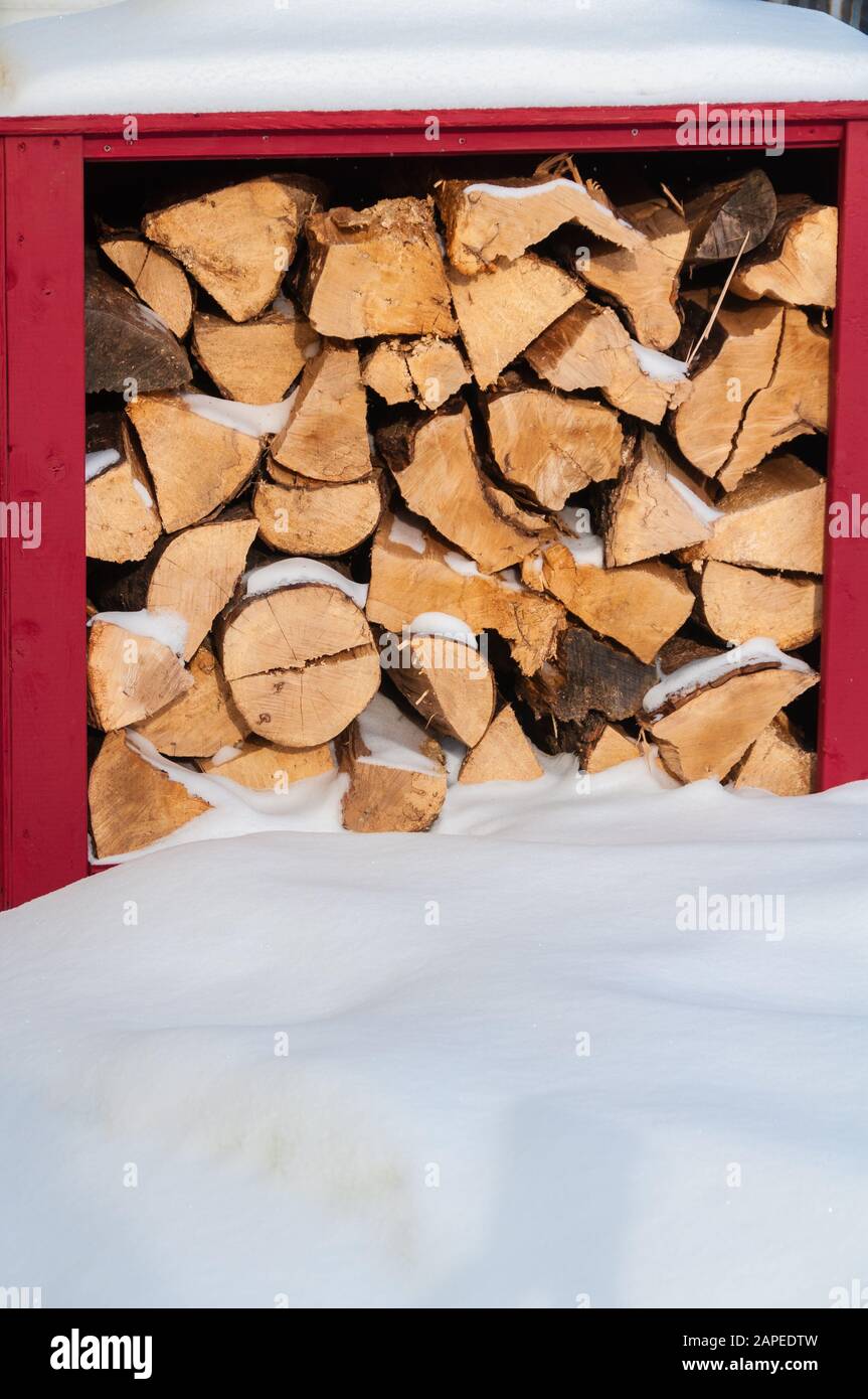 Firewood box hi-res stock photography and images - Alamy