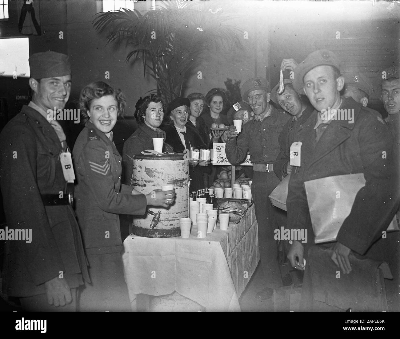 Debarkation hi-res stock photography and images - Alamy