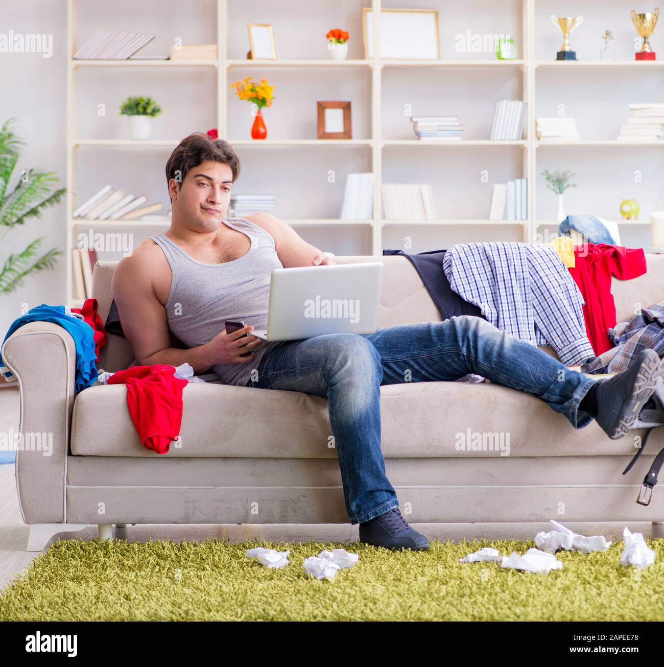 Man messy office clothes hi-res stock photography and images - Alamy