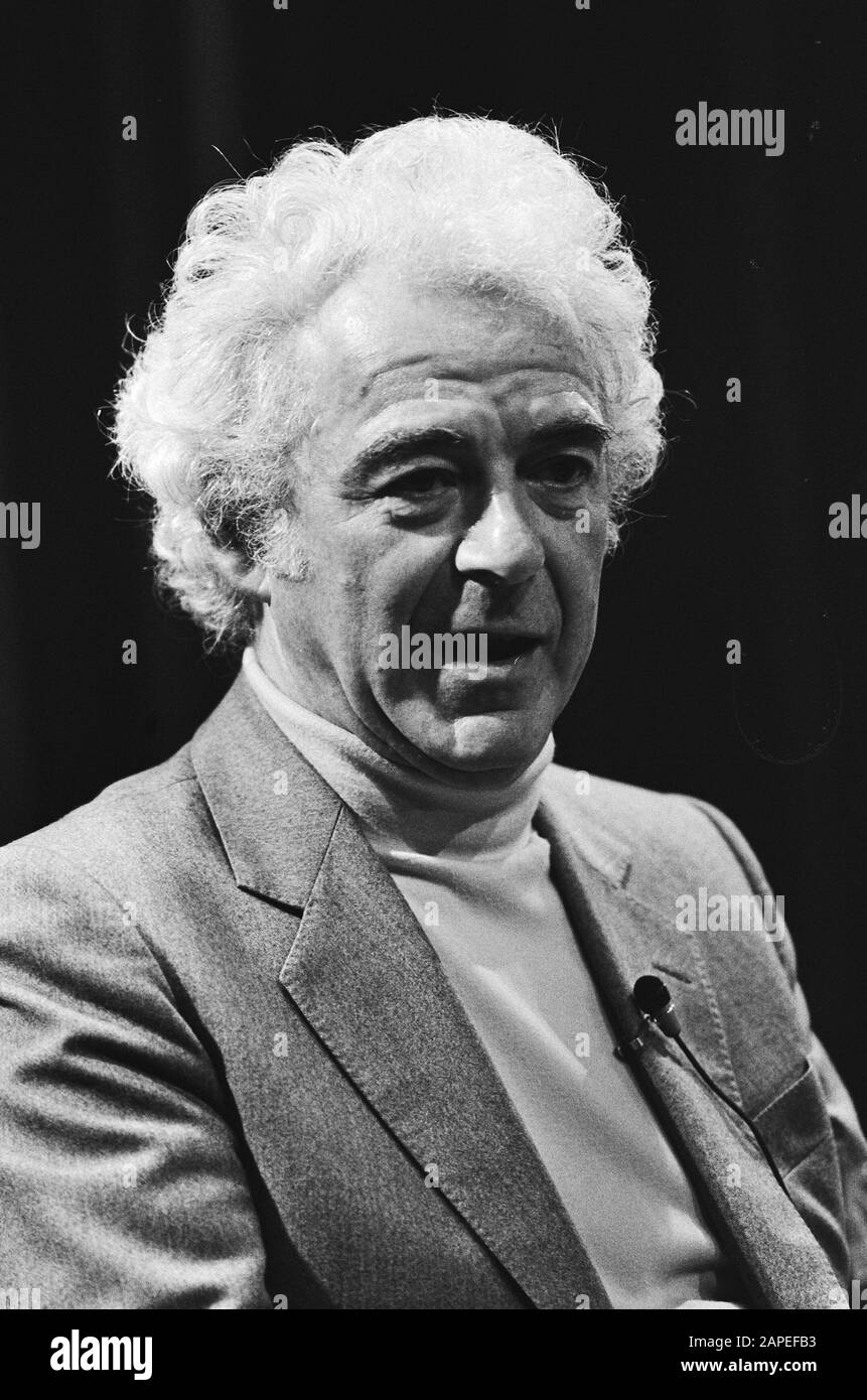 Benjamin creme hi-res stock photography and images - Alamy